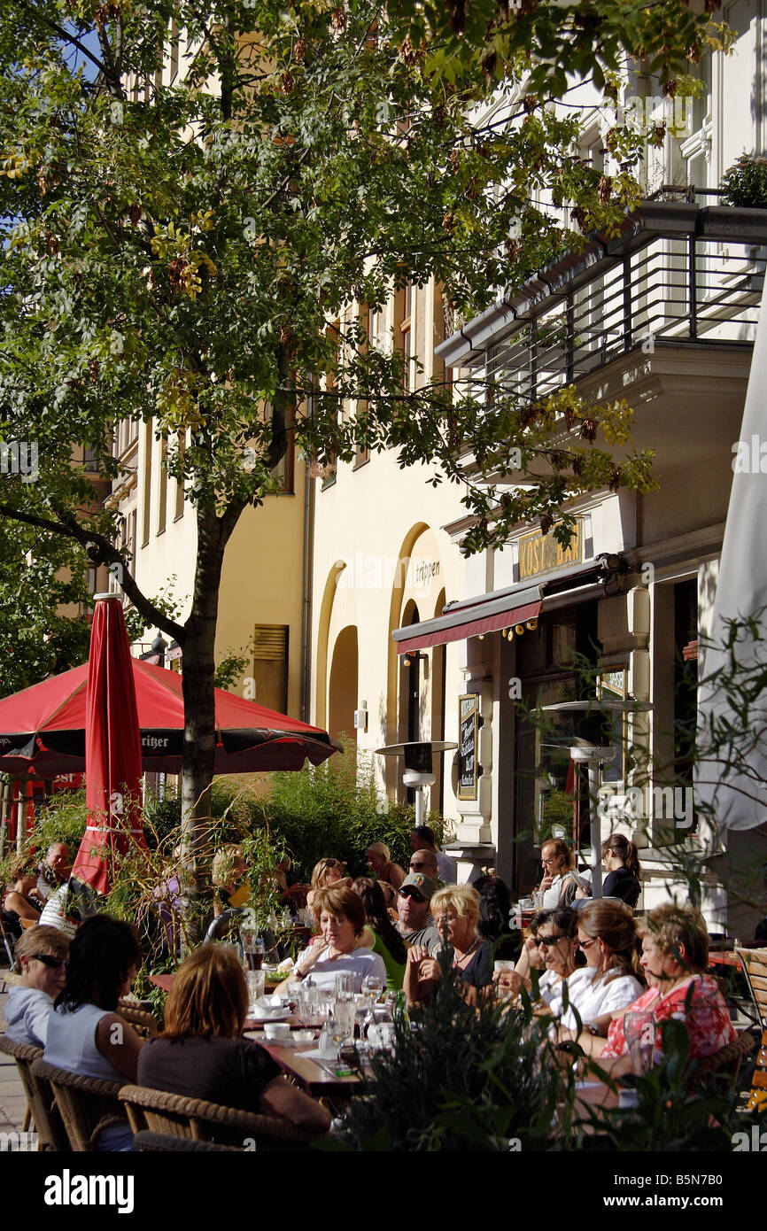 Street cafe in the Prenzlauer Berg, Berlin, Germany Stock Photo - Alamy