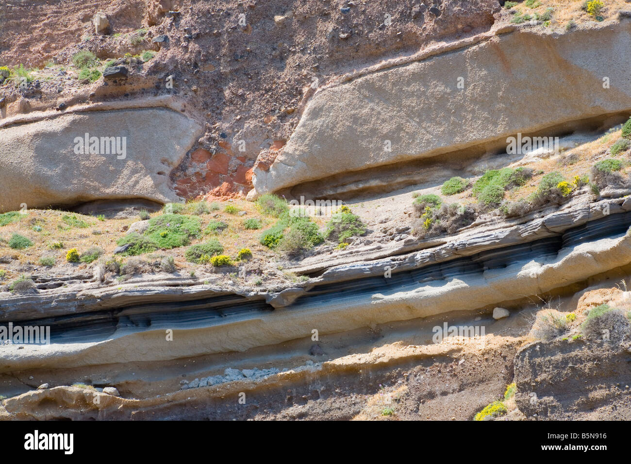 Impact structure of a volcanic block embedded in an ancient pumice ...