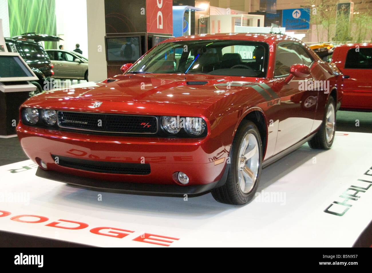 Dodge challenger srt hemi hi-res stock photography and images - Alamy