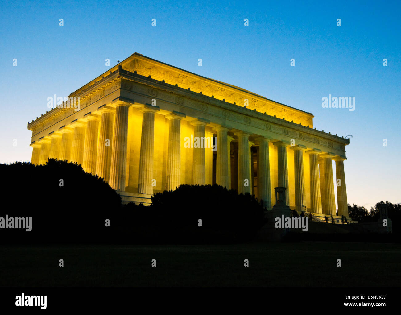 The Lincoln Memorial building in Washington DC at dusk Stock Photo - Alamy