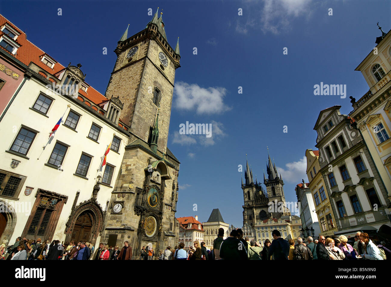 crowded market square in Prague Stock Photo - Alamy