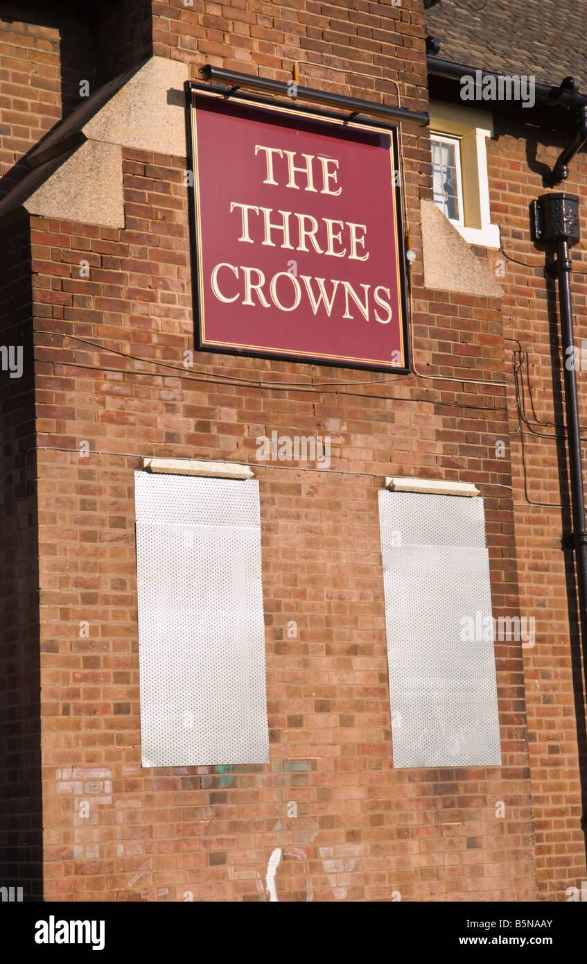 urban decay uk The Three Crowns pub to let closed and steel shuttered ...