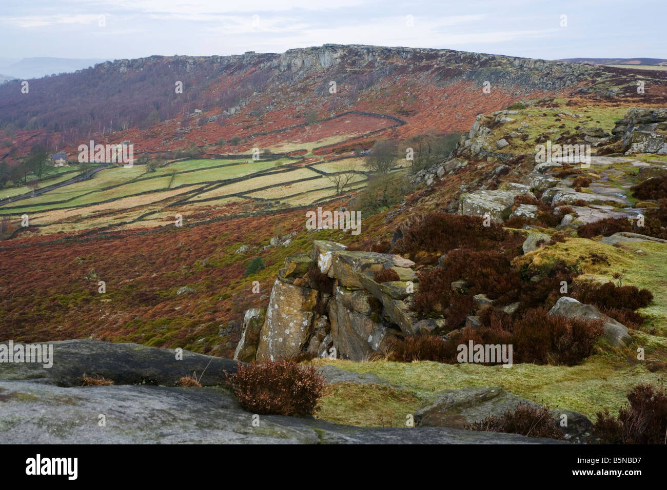 Rocks at cliff edge in foreground hi-res stock photography and images ...