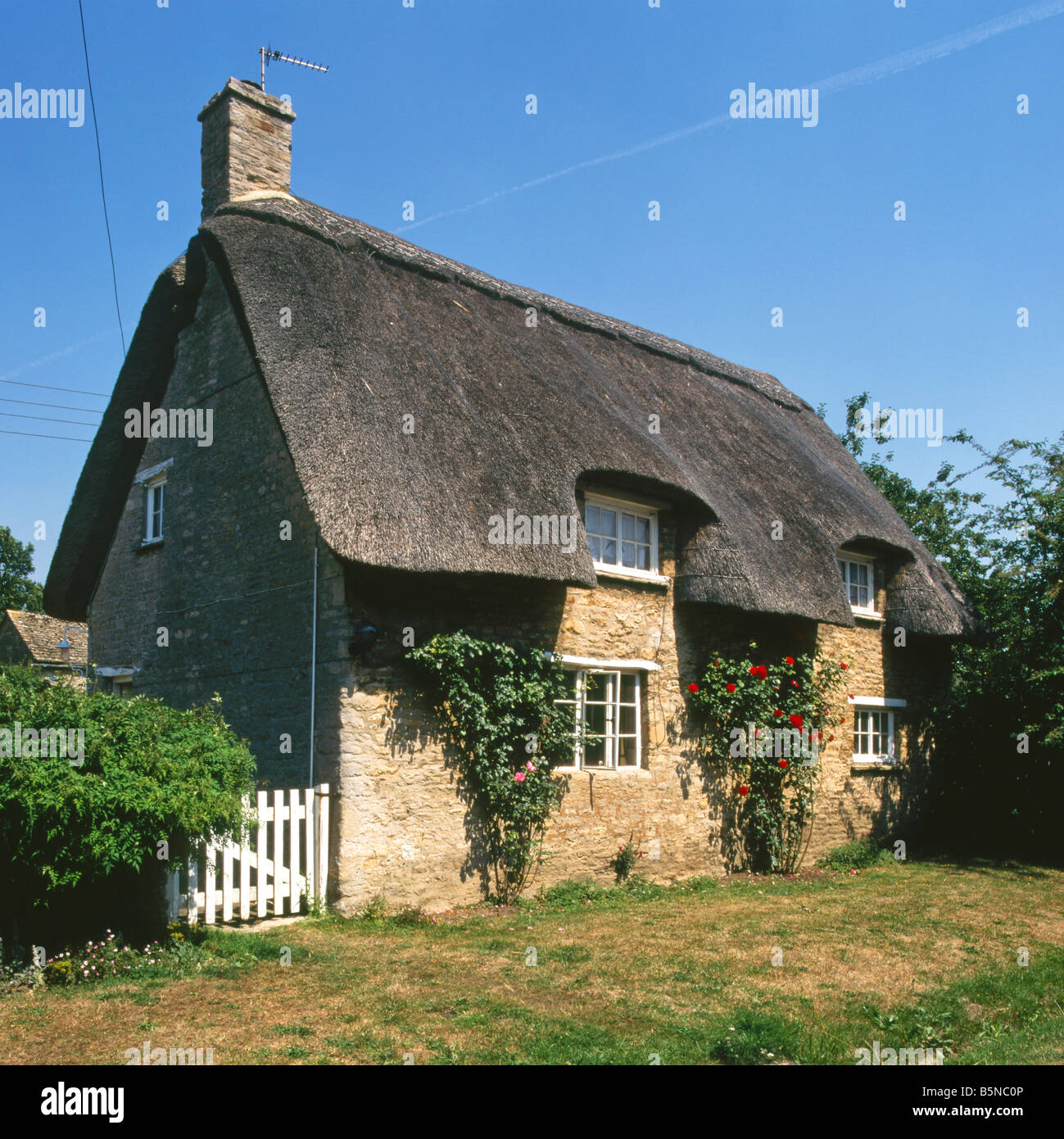 Thatched cottage, Cotswold cottage, Minster Lovell, Oxfordshire ...