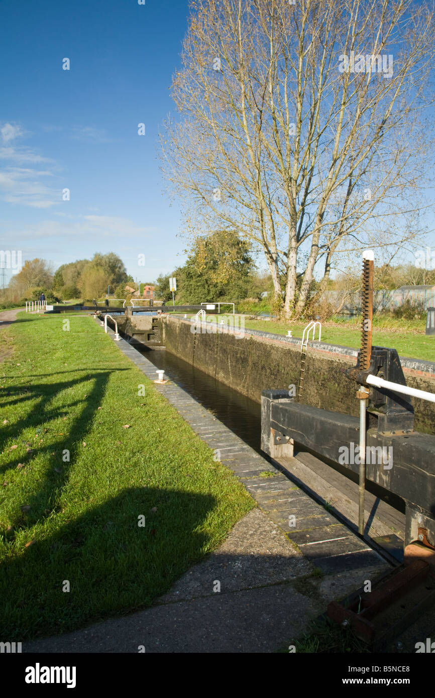Reading river kennet lock hi-res stock photography and images - Alamy