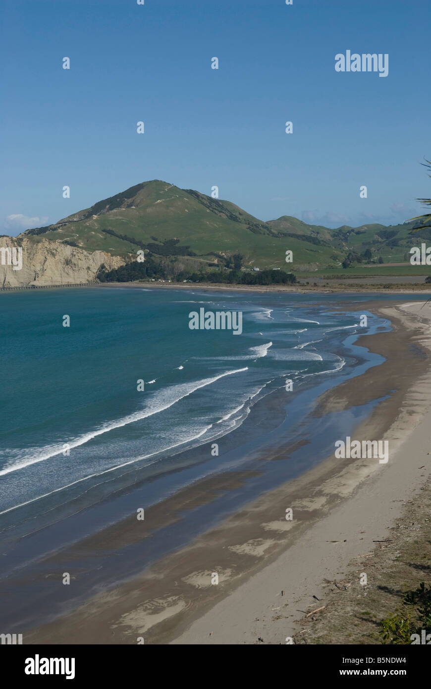 Tolaga bay beach on the North island of New-Zealand Stock Photo - Alamy