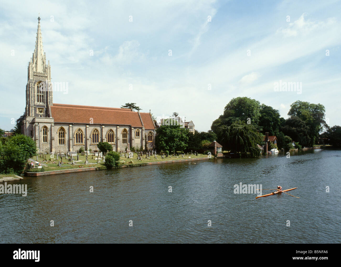 Chilterns church hi-res stock photography and images - Alamy