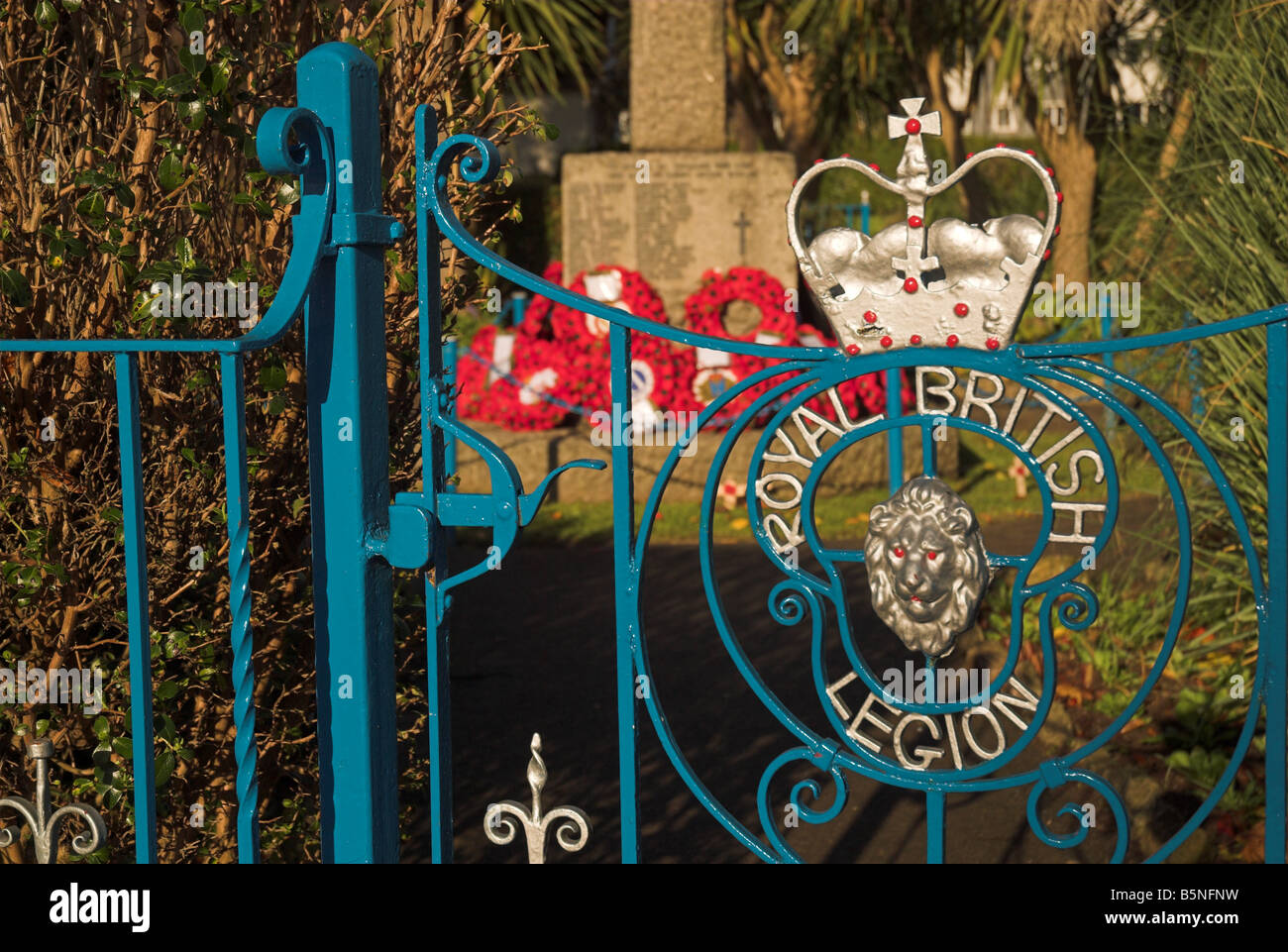 Royal british legion poppy wreath hi-res stock photography and images ...