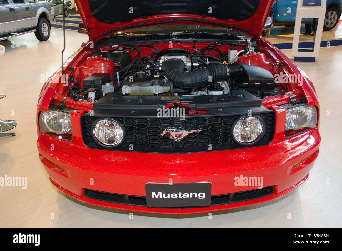 Ford Mustang Engine Stock Photo - Alamy