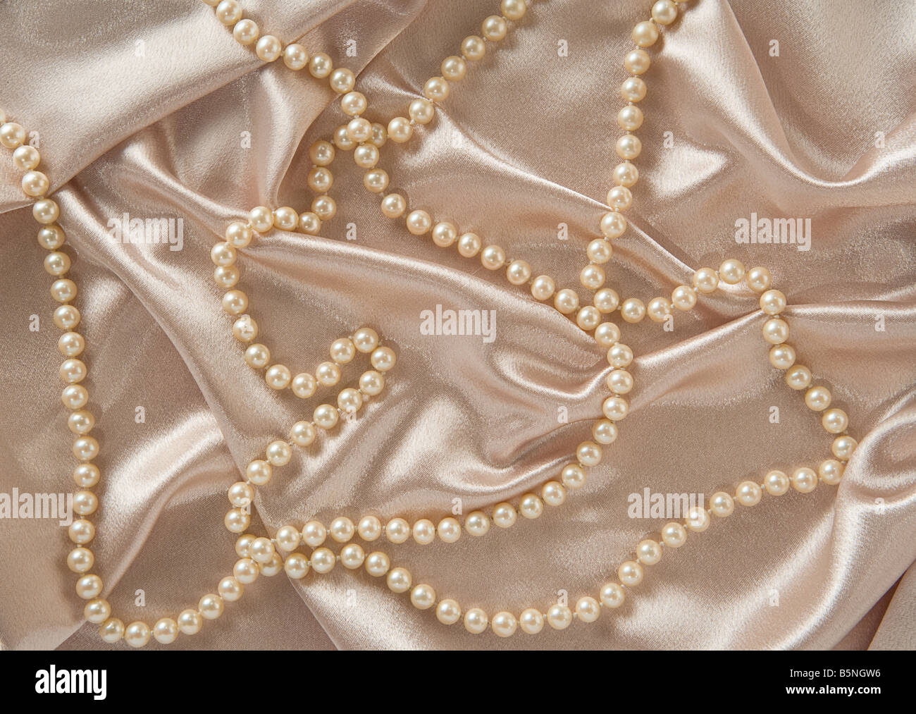 Pearls hi-res stock photography and images - Alamy
