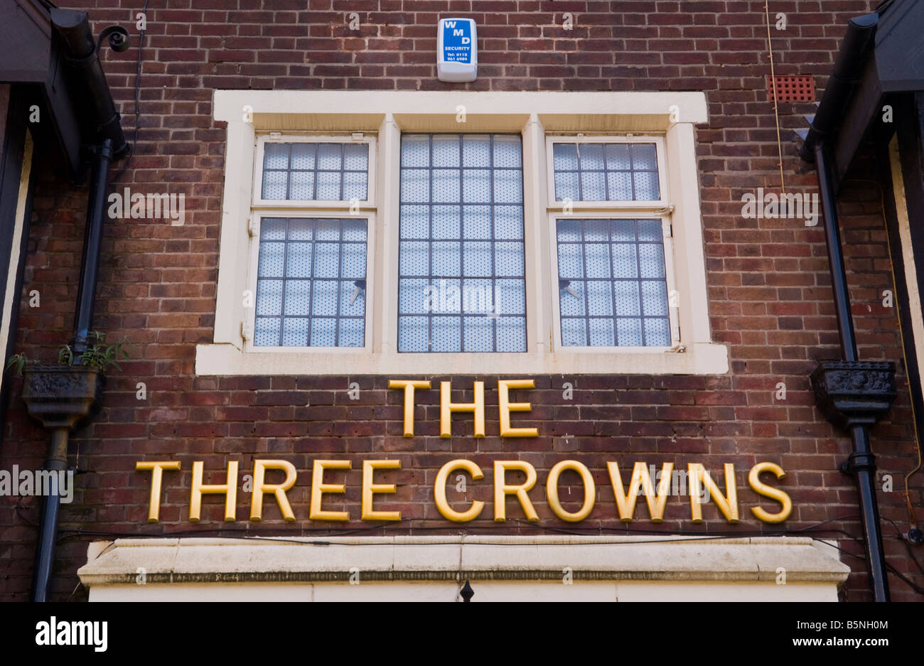 Three crowns sign hi-res stock photography and images - Alamy