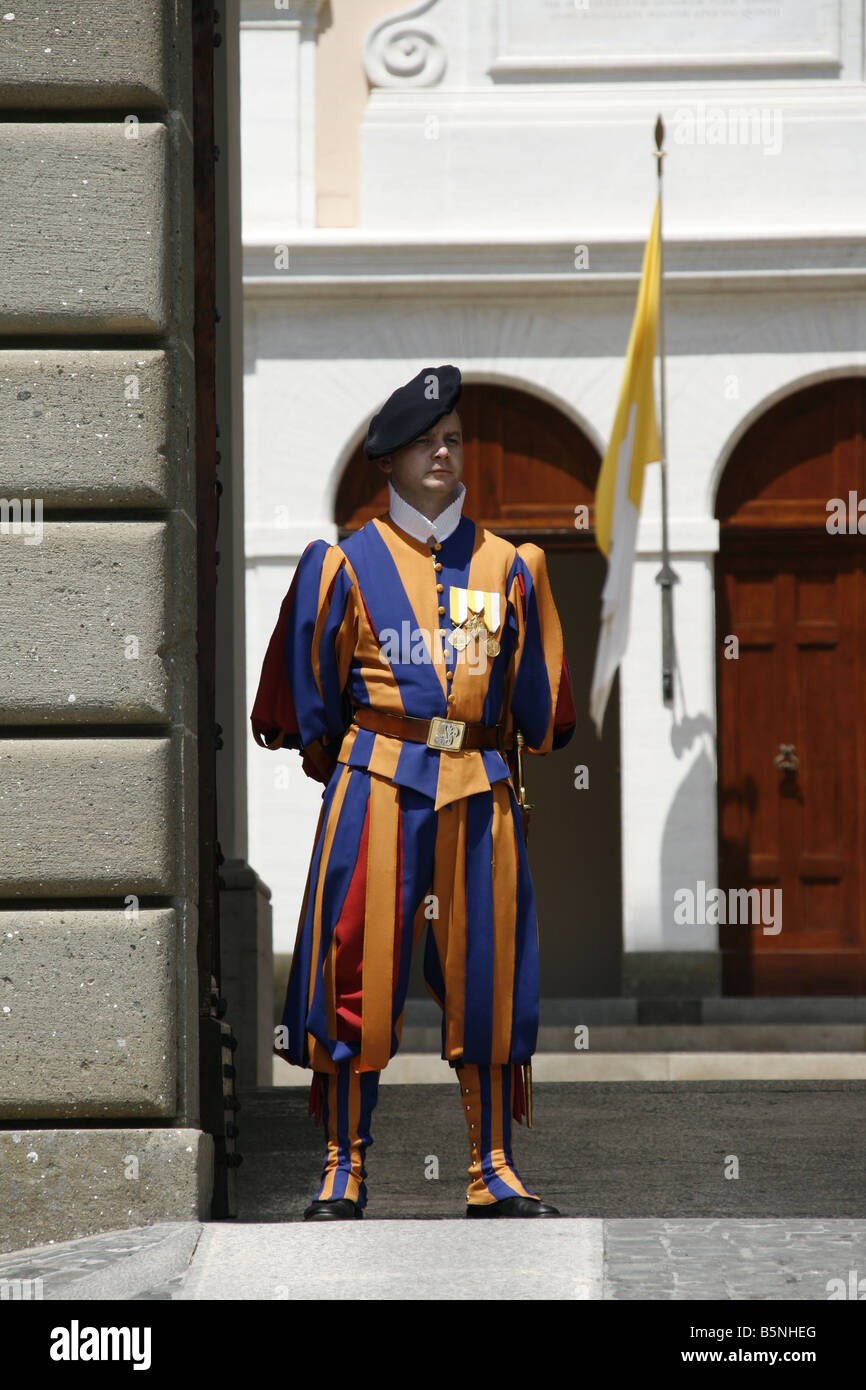 Swiss guard in st peters cathedral hi-res stock photography and images ...