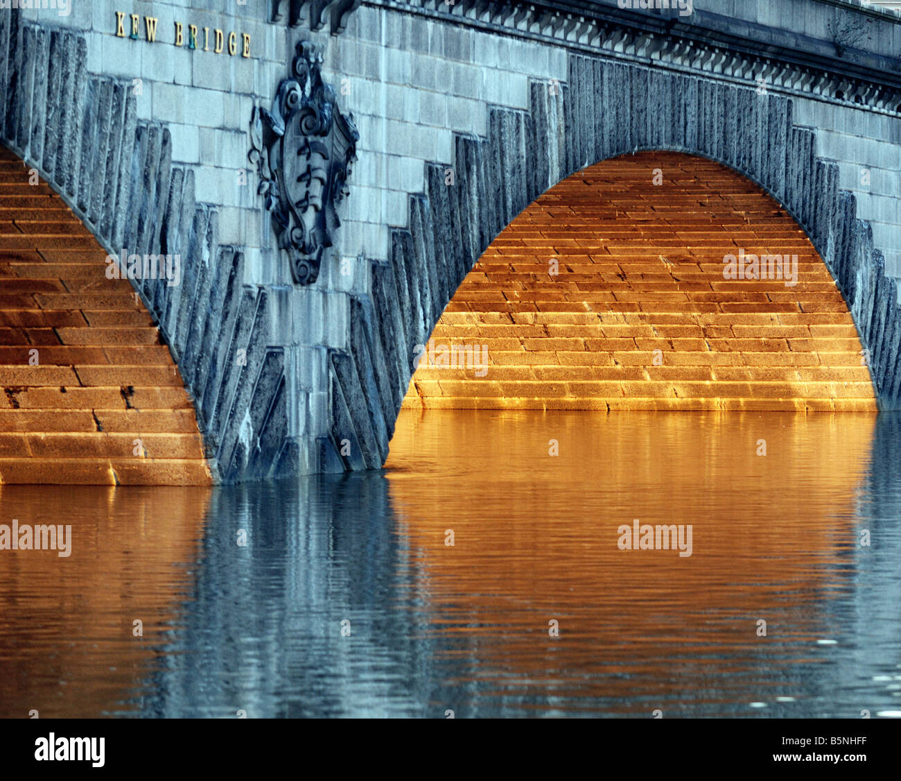 Kew bridge london hi-res stock photography and images - Alamy