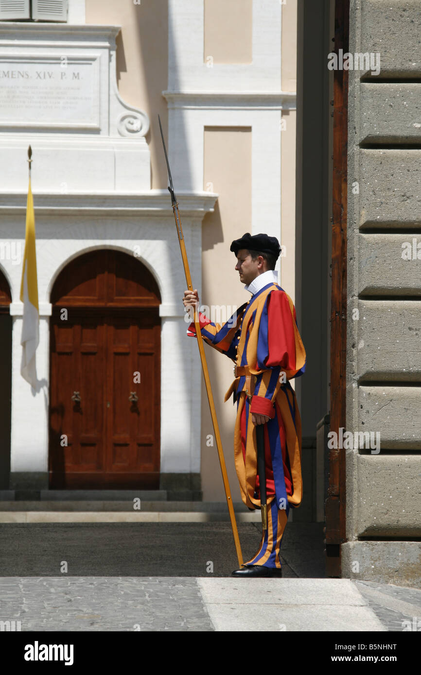 Swiss guard in st peters cathedral hi-res stock photography and images ...
