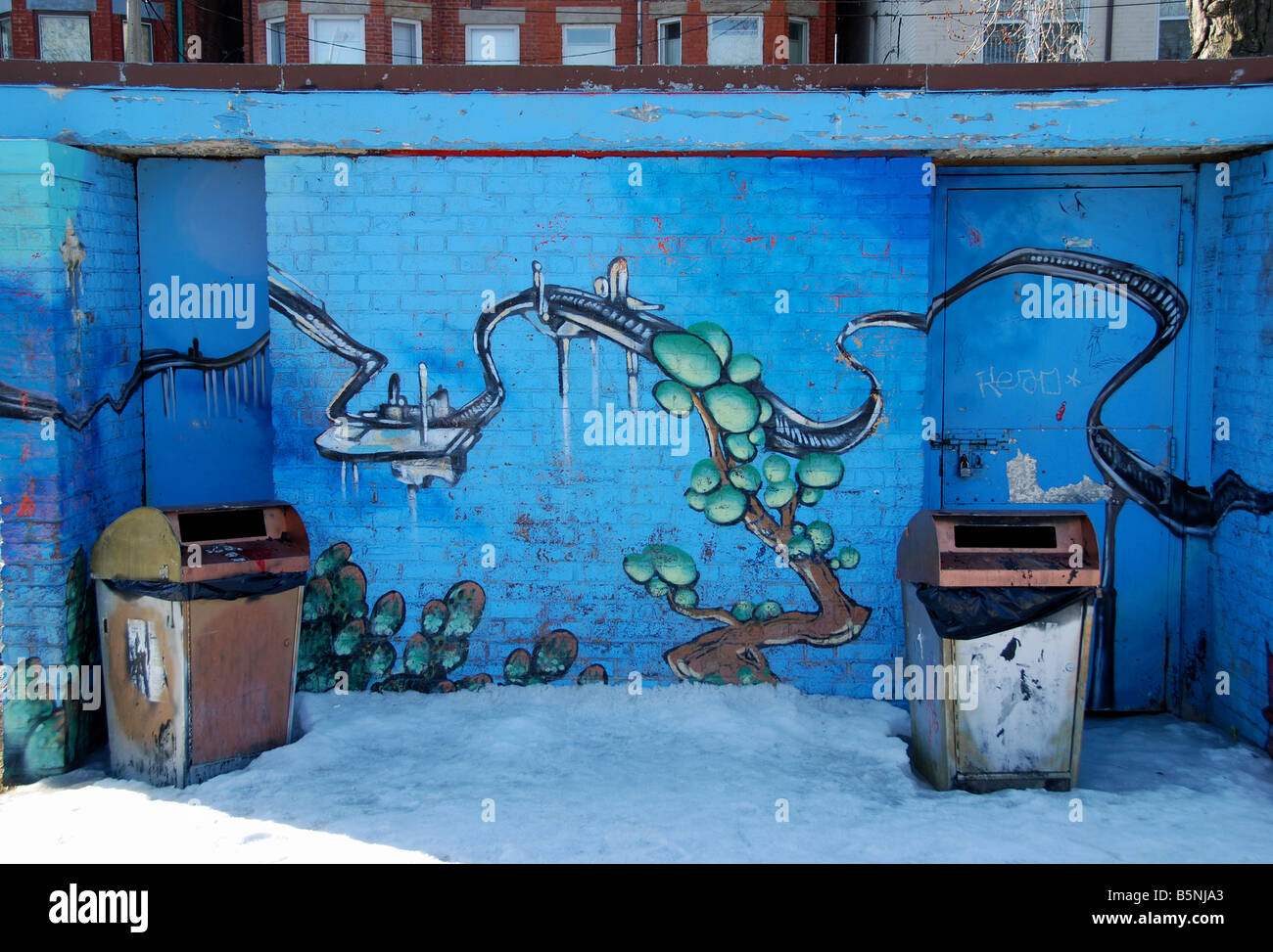 Painted garbage cans hi-res stock photography and images - Alamy