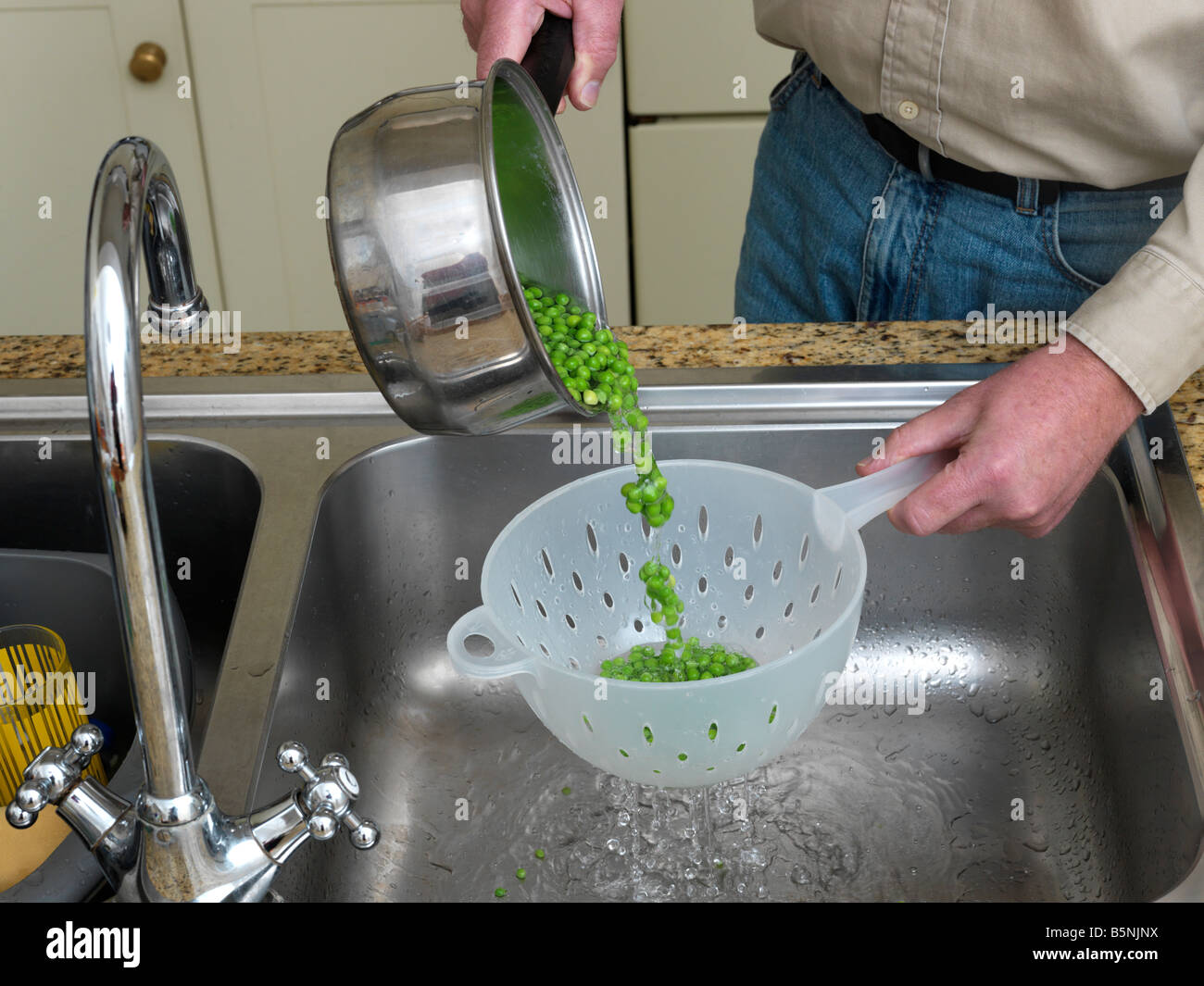Colander drain hi-res stock photography and images - Alamy
