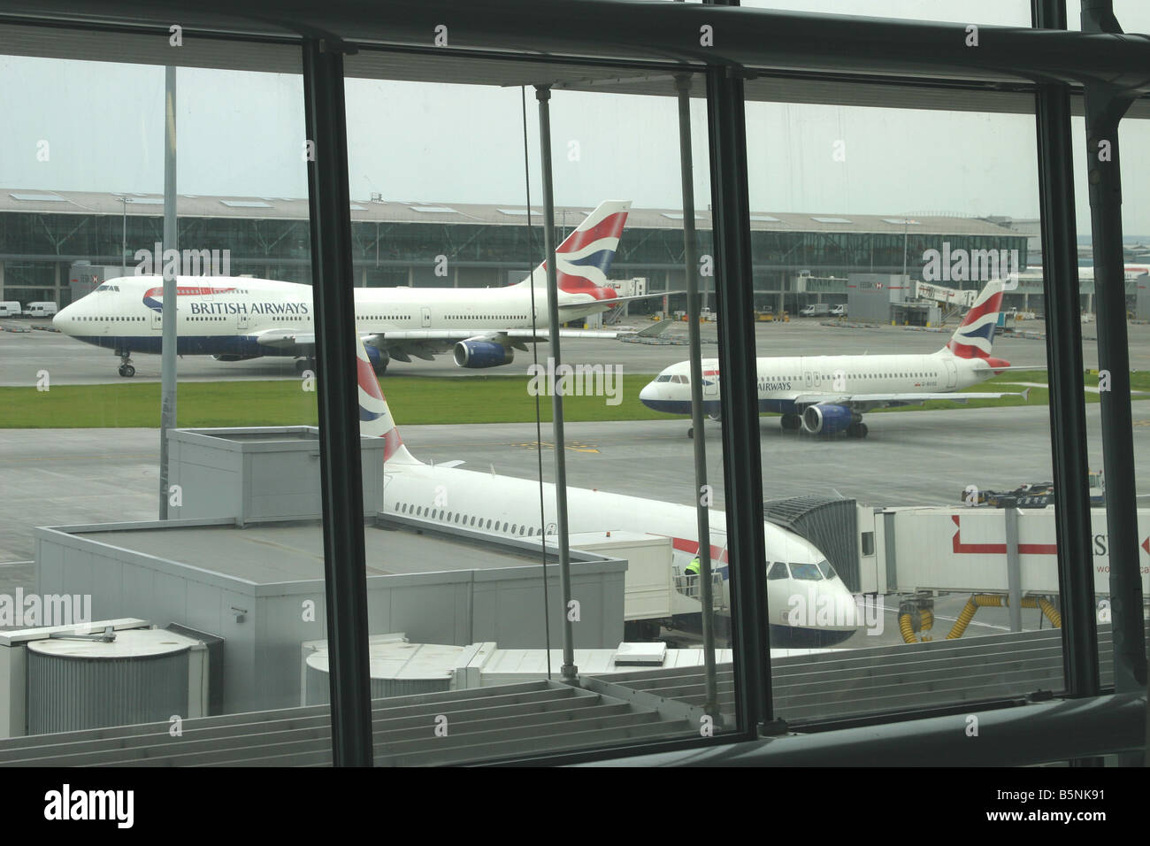 Terminal 5 heathrow hi-res stock photography and images - Alamy