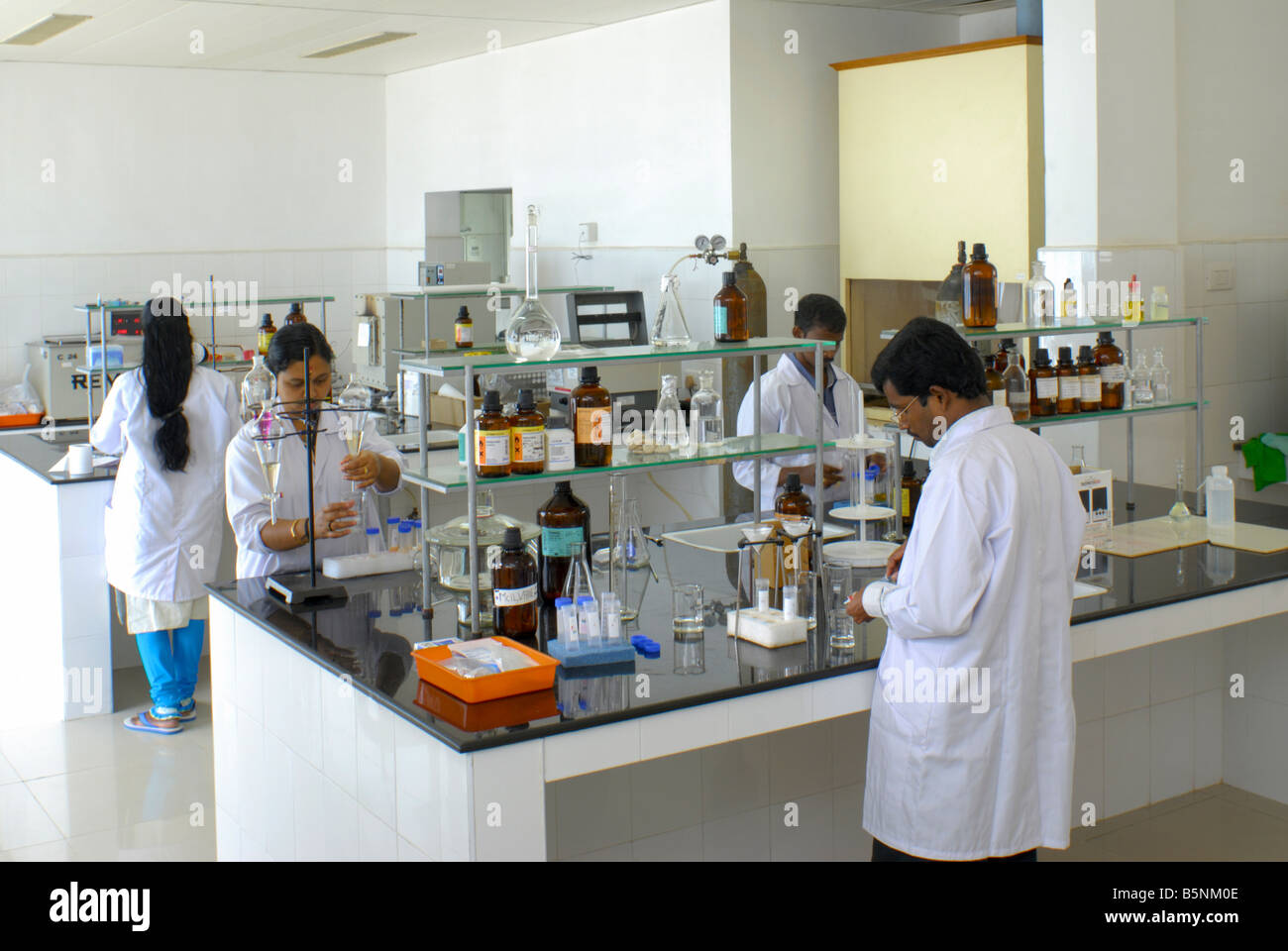 A MODERN LABORATORY Stock Photo - Alamy