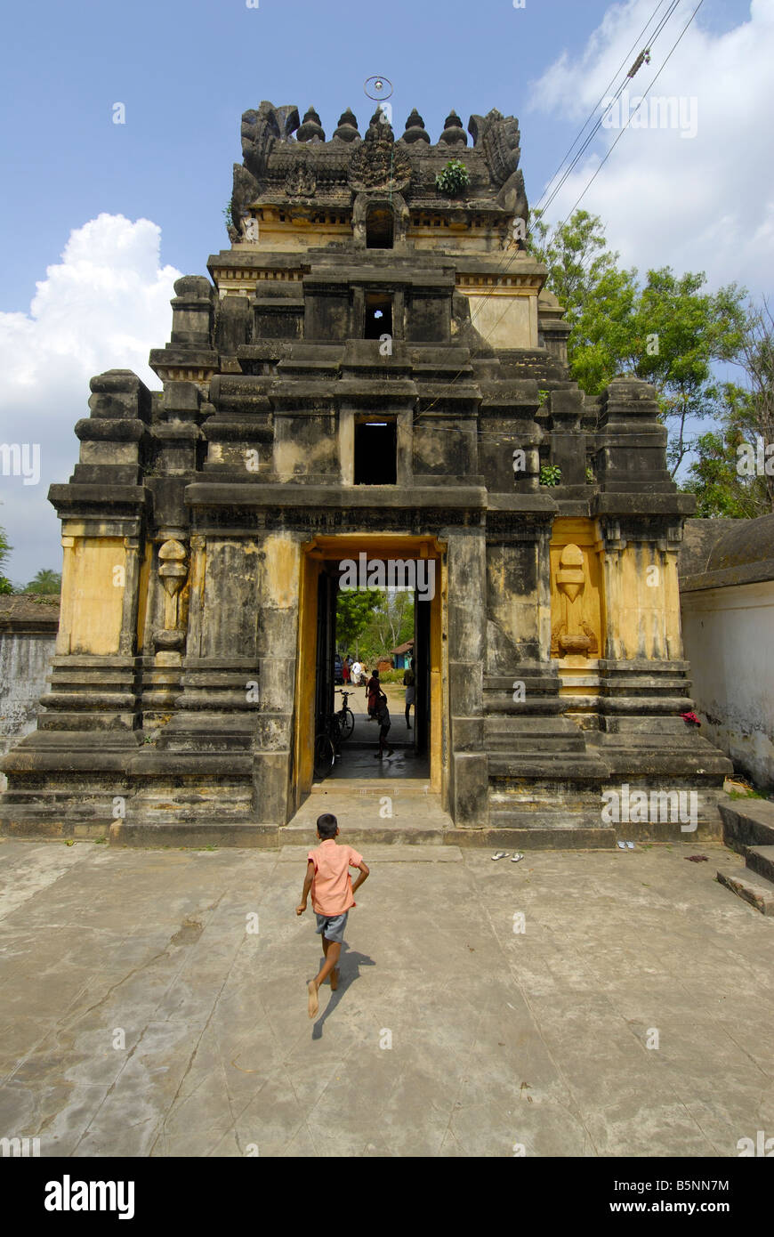 KUTTAM PORUTHA EASHWARAN TEMPLE NEAR KUMBAKONAM TAMILNADU Stock Photo ...