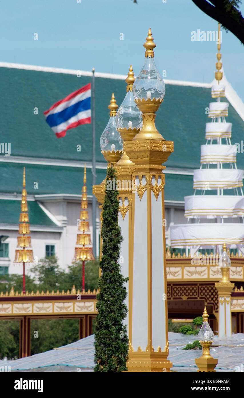 Hrh symbol hi-res stock photography and images - Alamy