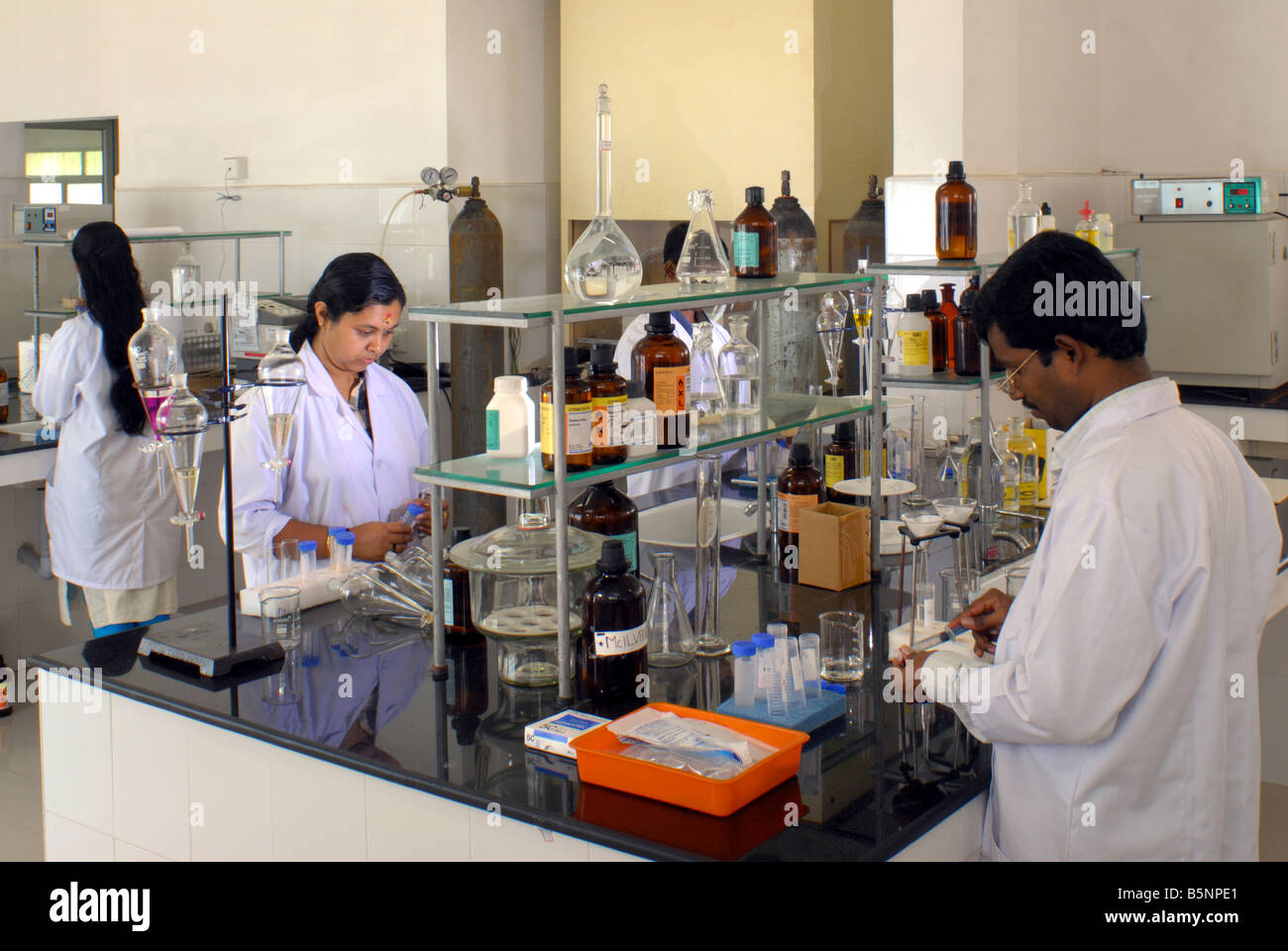 A MODERN LABORATORY Stock Photo - Alamy