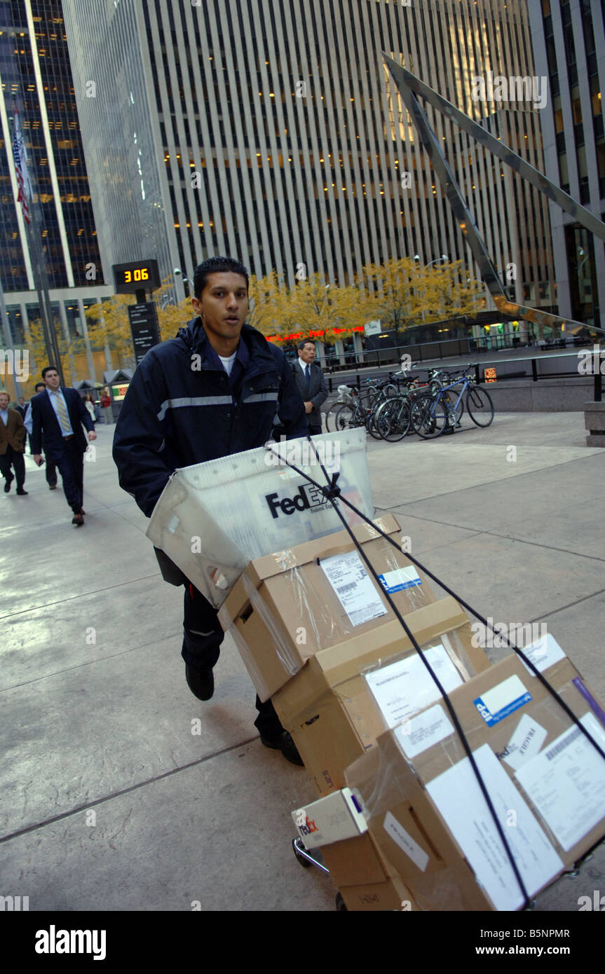 Fedex ups hi-res stock photography and images - Alamy