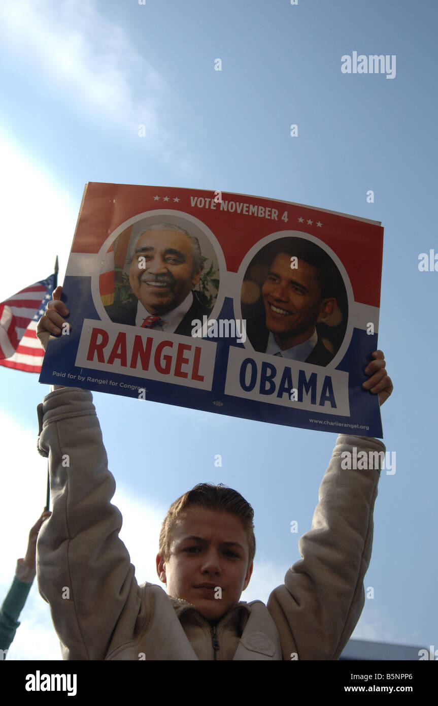 Hundreds of supporters rally in front of the Harlem State Office ...