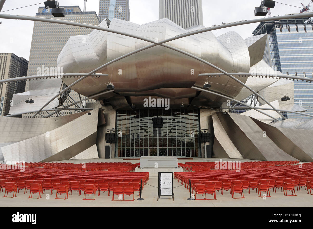 Jay Pritzker Pavilion (by Frank Gehry, finished in july 2004 ...