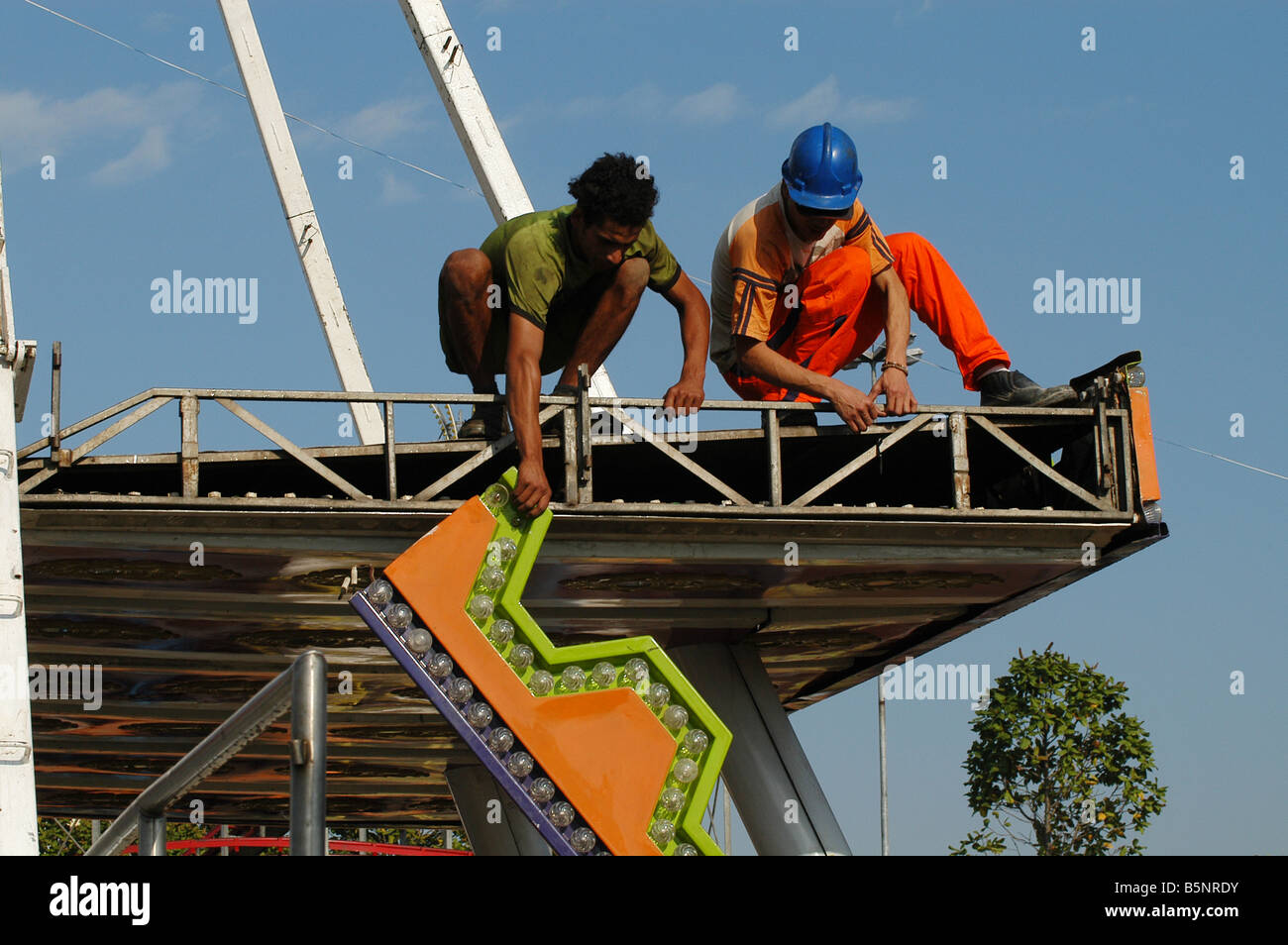 Amusement park workers hi-res stock photography and images - Alamy