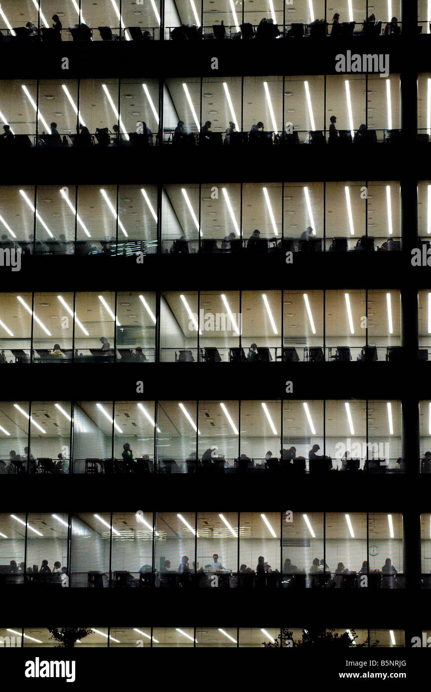 Office workers in a skyscraper in the Nishi Shinjuku business district ...