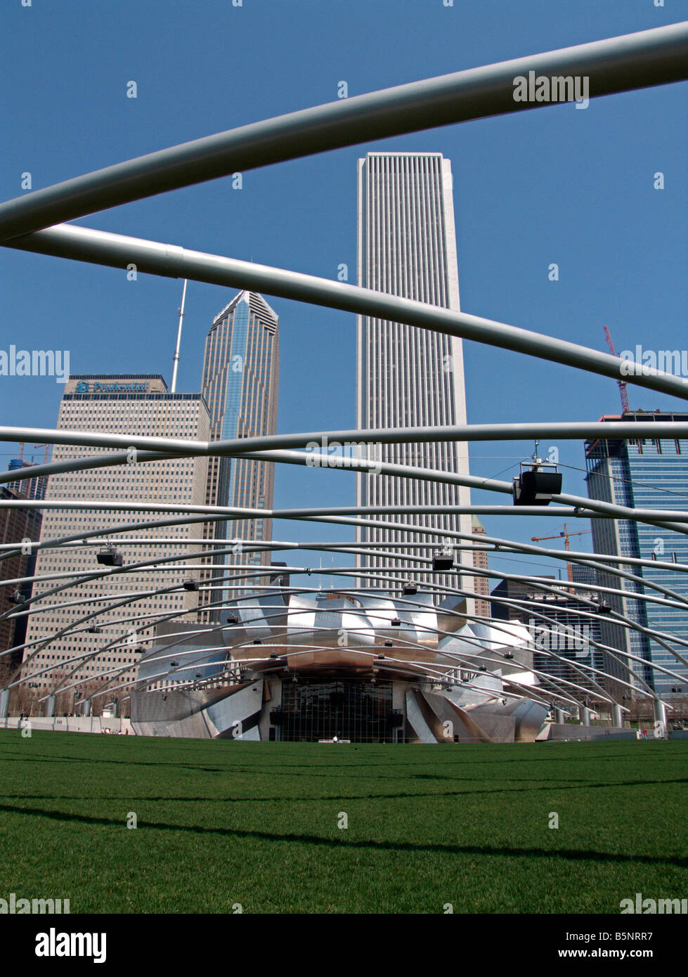 Jay Pritzker Pavilion (by Frank Gehry, finished in july 2004 ...