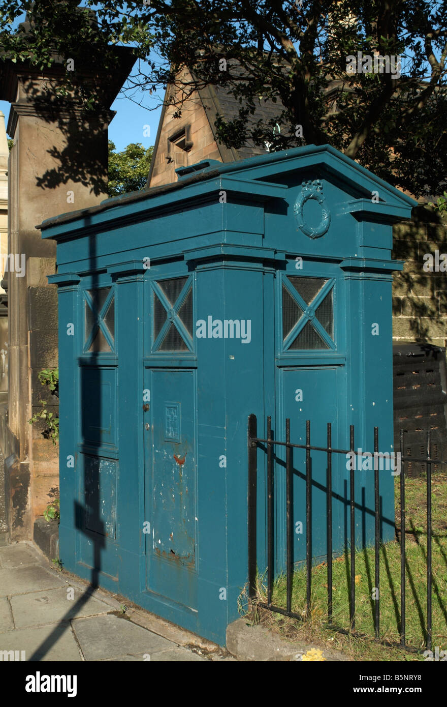 Police box edinburgh hi-res stock photography and images - Alamy
