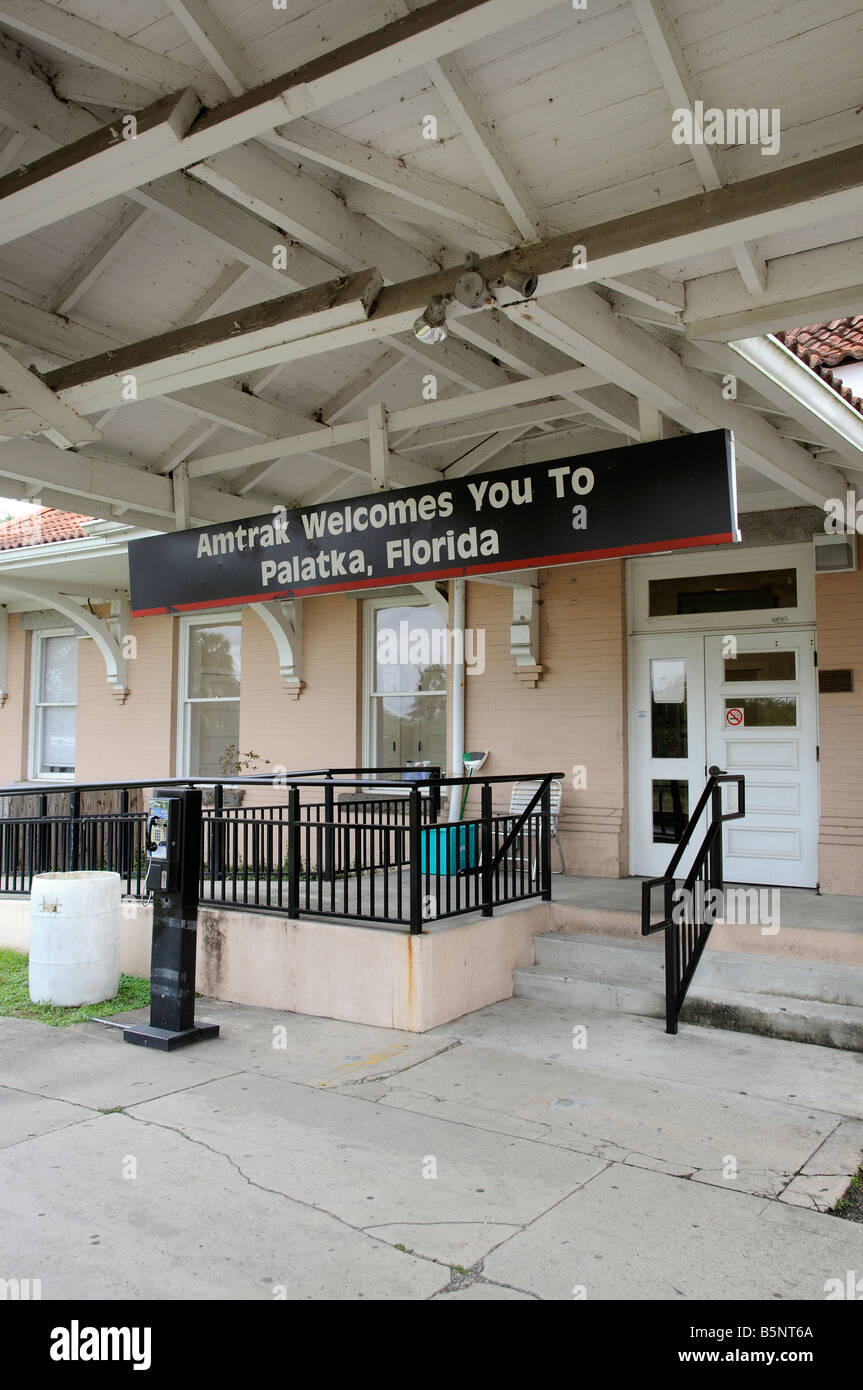 Railroad station building hi-res stock photography and images - Alamy