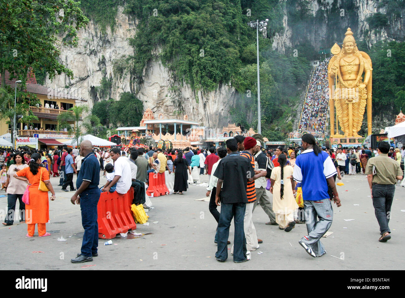 devotee indian crowd at thaipusam festival, batu caves, malaysian Stock ...