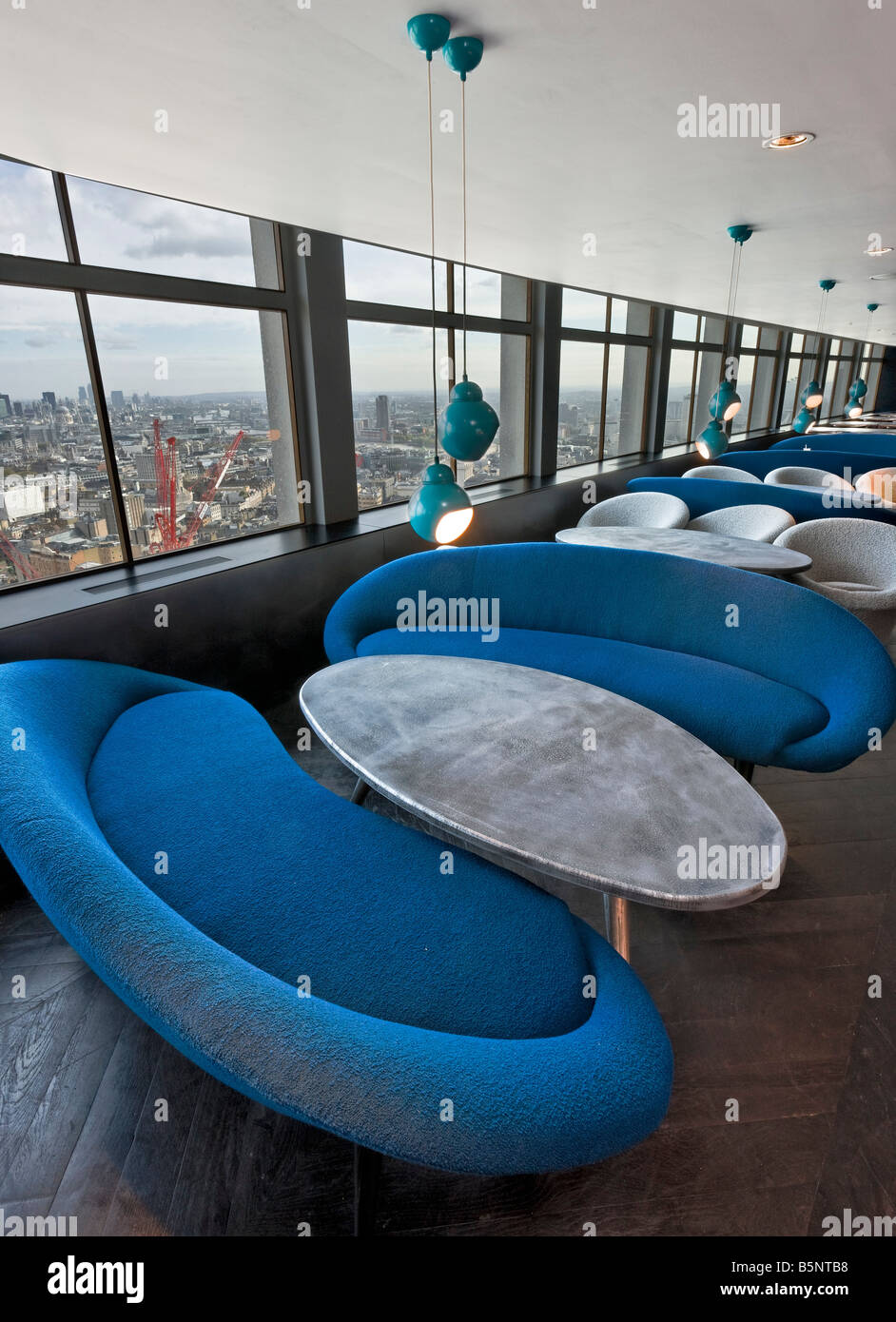 Paramount Club champagne bar at the Centre Point Building in London ...