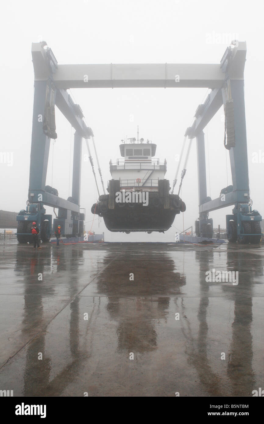 Tug Lift repair marine industrial maritime Stock Photo - Alamy