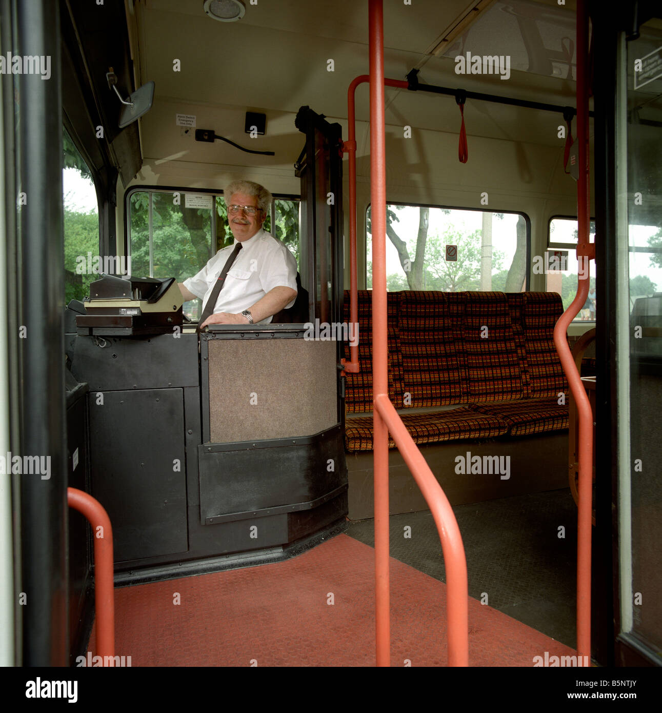Bus driver stagecoach hi-res stock photography and images - Alamy