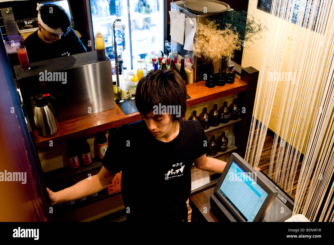 Tokyo waiter hi-res stock photography and images - Alamy