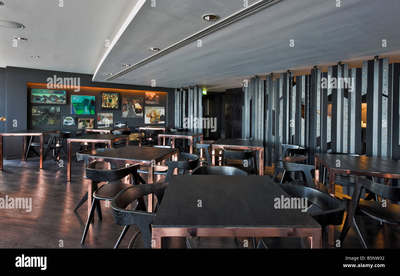 Paramount Club champagne bar at the Centre Point Building in London ...