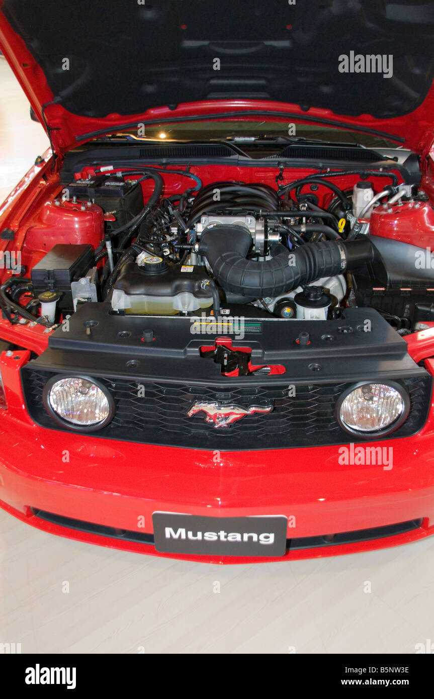Ford Mustang Engine 2009 Stock Photo - Alamy