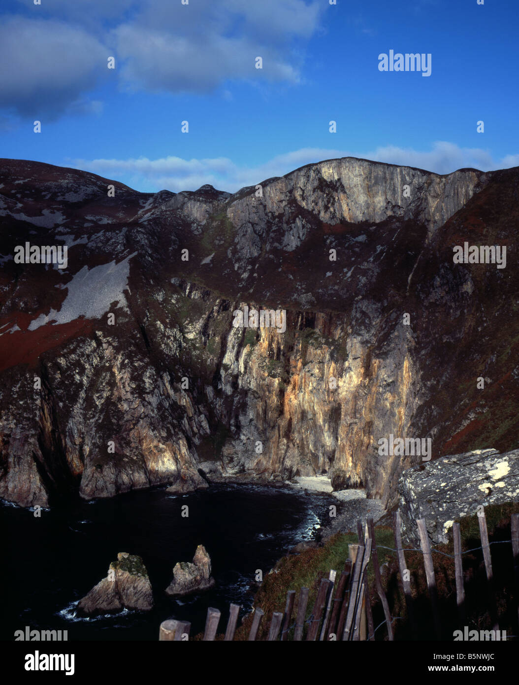 The dramatic cliffs of Slieve League The Amharc Mor near Bunglass ...
