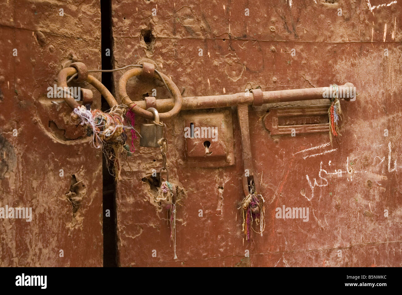 Rusty Key Hole and PadLock Stock Photo - Alamy