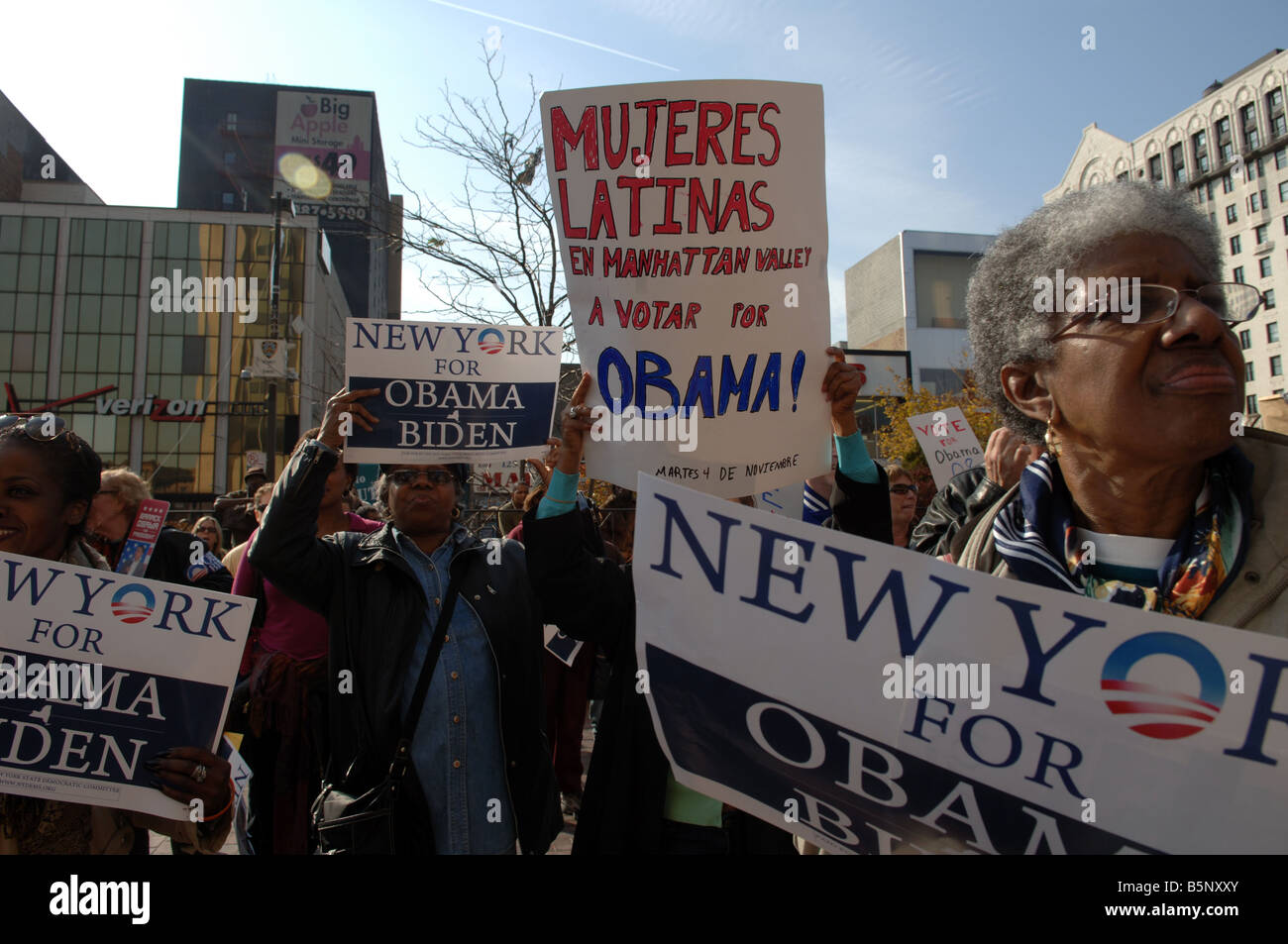 Hundreds of supporters rally in front of the Harlem State Office ...