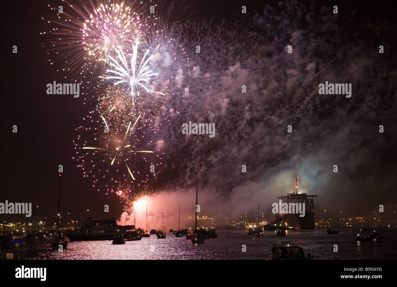 Evening sky at southampton docks hi-res stock photography and images ...