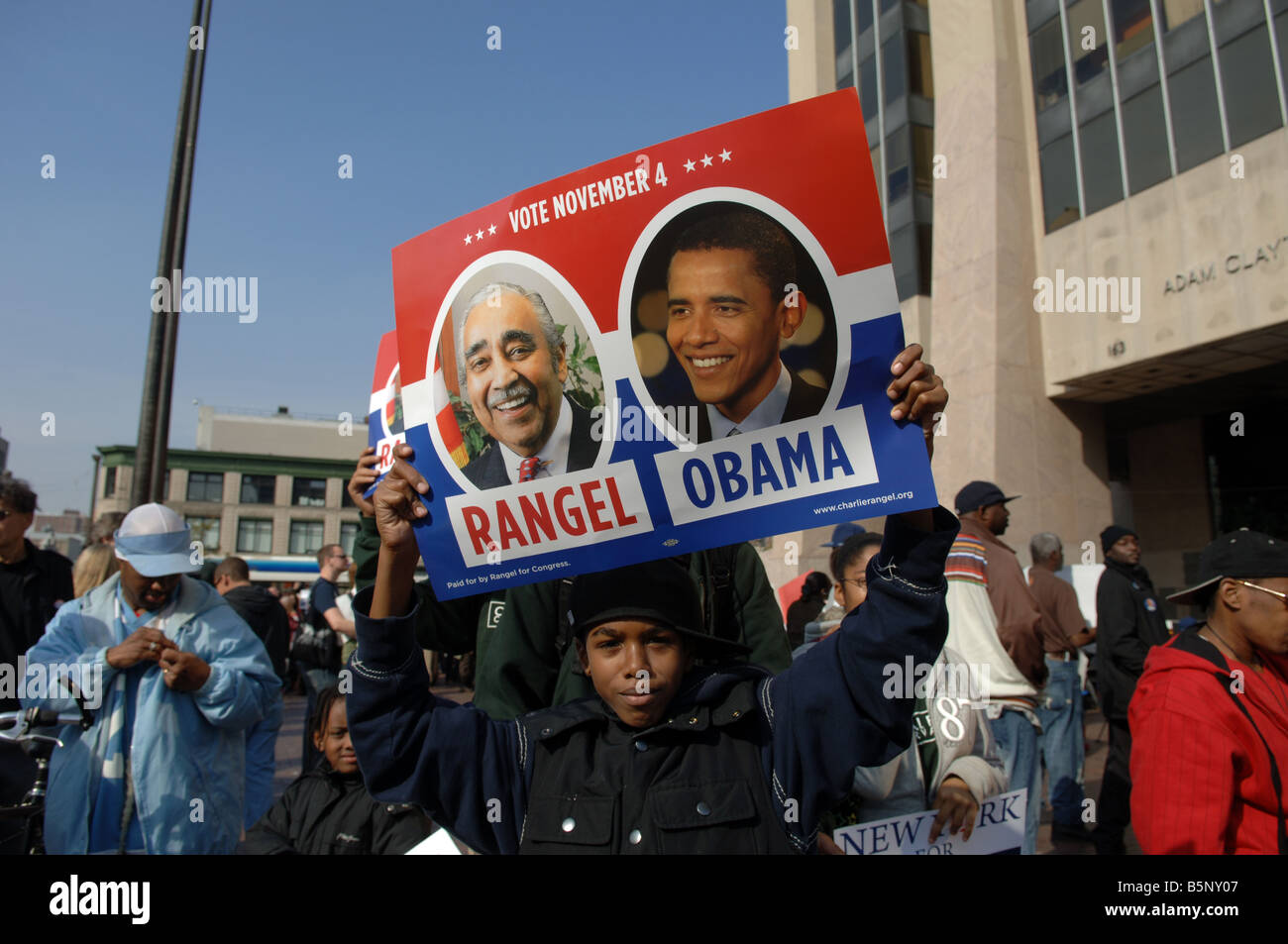 Hundreds of supporters rally in front of the Harlem State Office ...