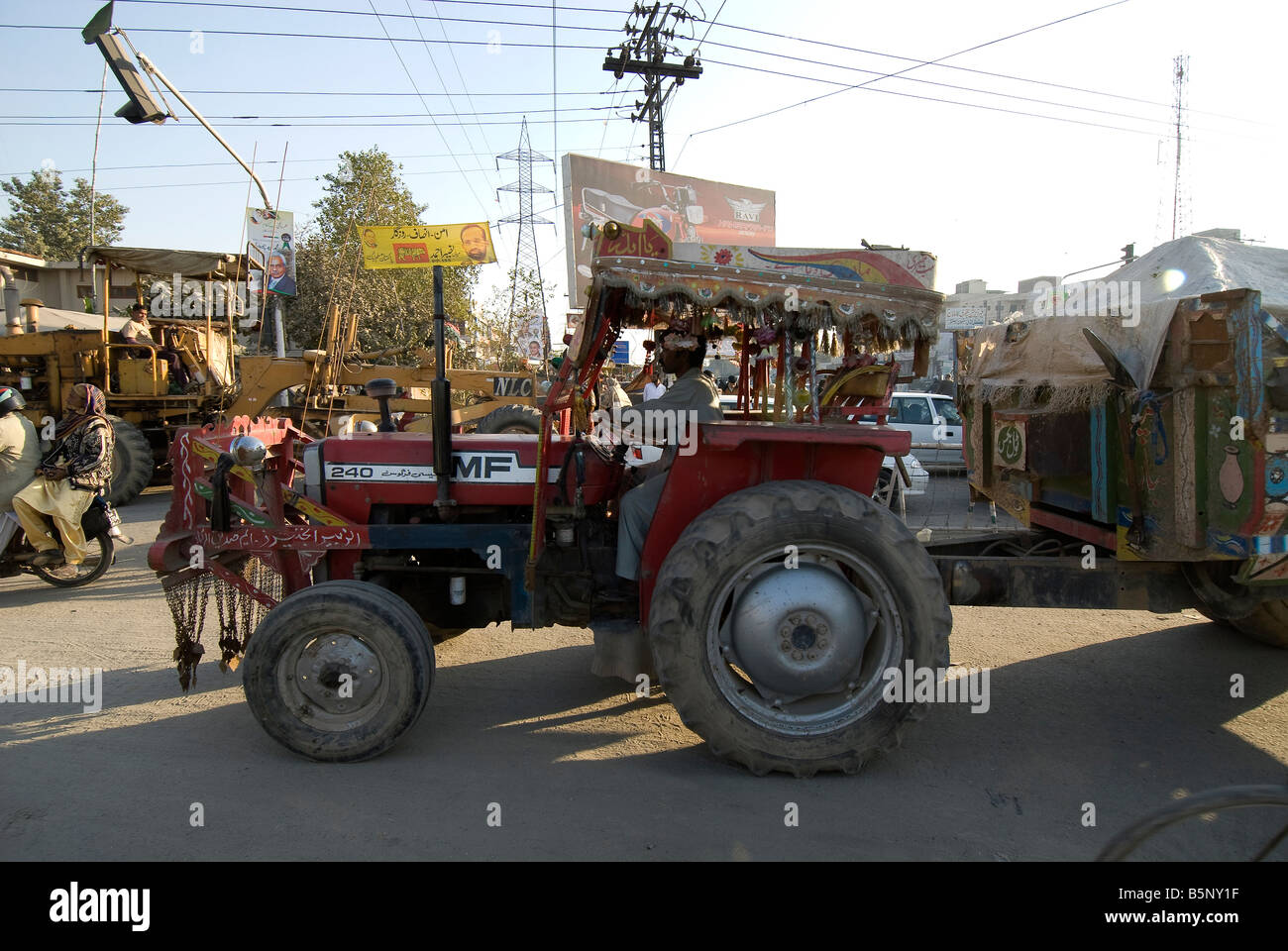 Tractor in street Lahore Pakistan Stock Photo - Alamy