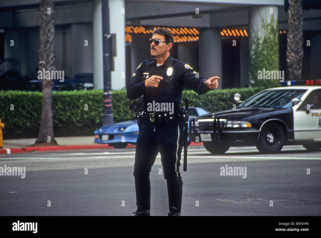 Traffic police signal hi-res stock photography and images - Alamy