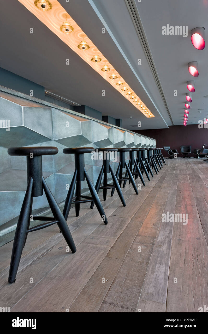 Paramount Club champagne bar at the Centre Point Building in London ...