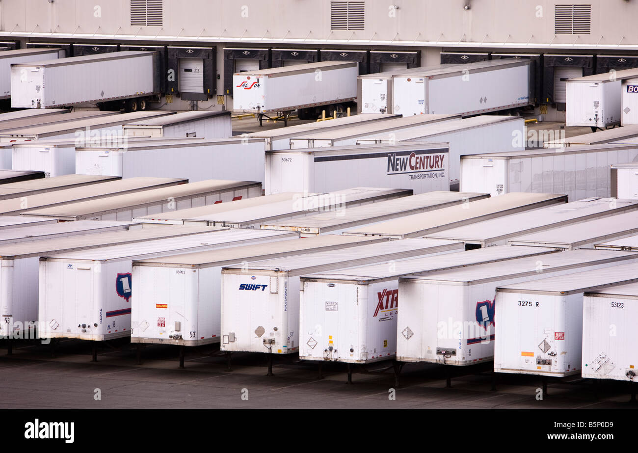 Trailers at a warehouse Stock Photo - Alamy