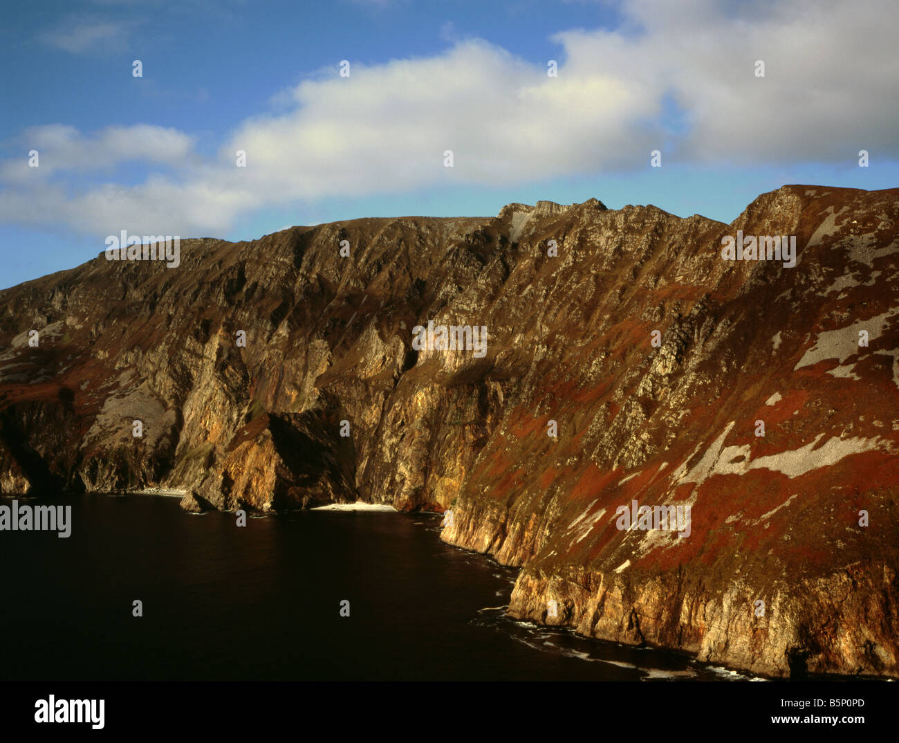 The dramatic cliffs of Slieve League The Amharc Mor near Bunglass ...